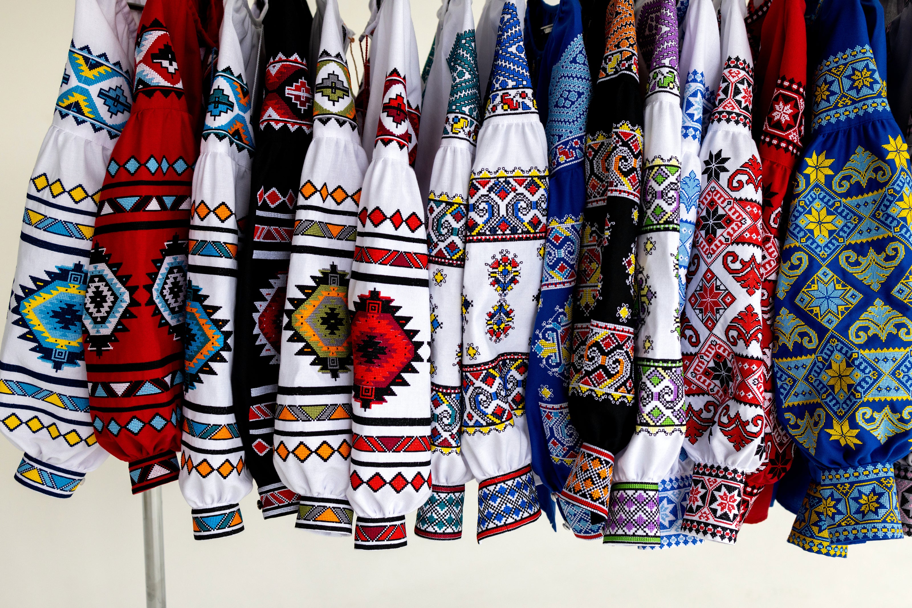UKRAINIAN CLOTHING AND ACCESSORIES DELIVERED IN THE U.S. AND WORLDWIDE