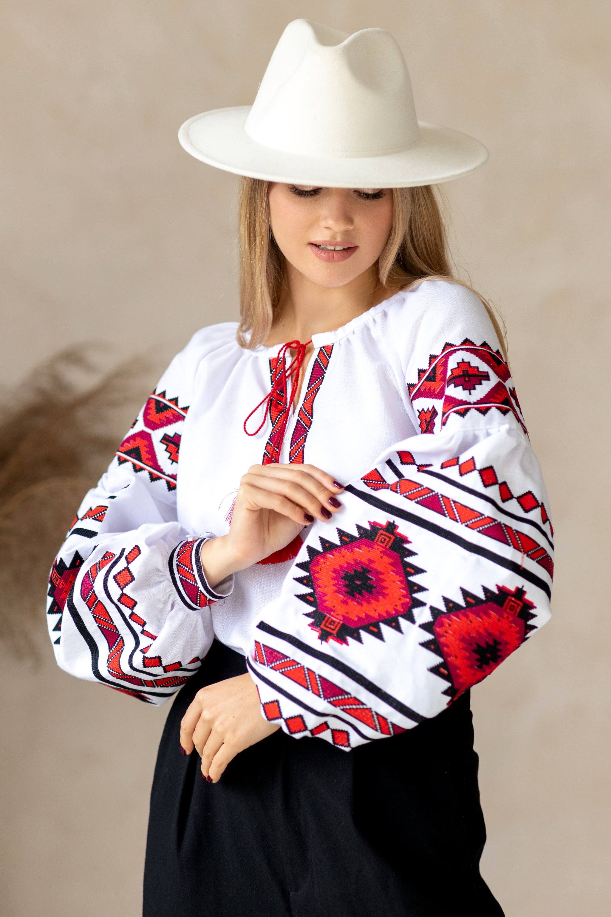 UKRAINIAN CLOTHING AND ACCESSORIES DELIVERED IN THE U.S. AND WORLDWIDE