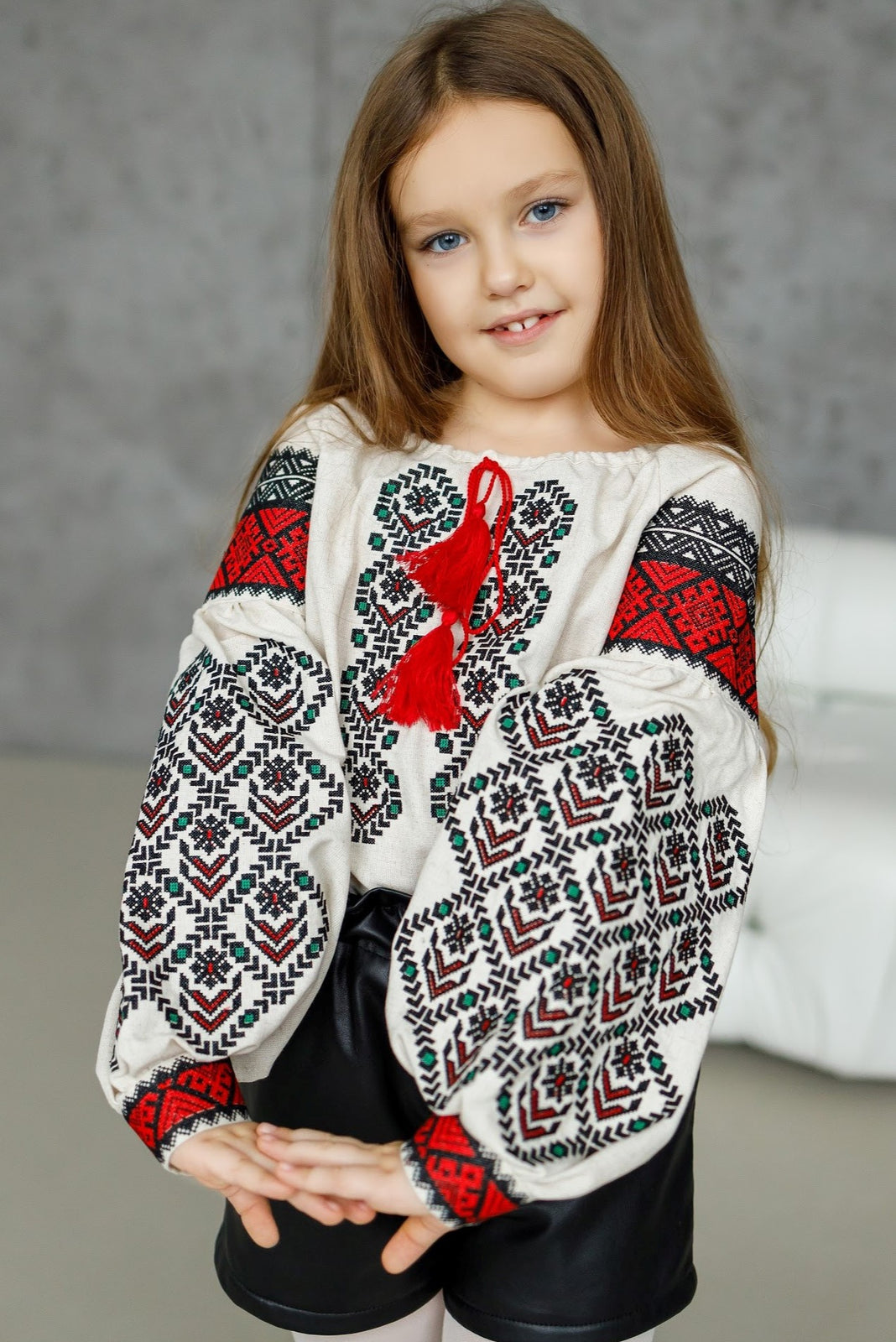 UKRAINIAN CLOTHING AND ACCESSORIES DELIVERED IN THE U.S. AND WORLDWIDE